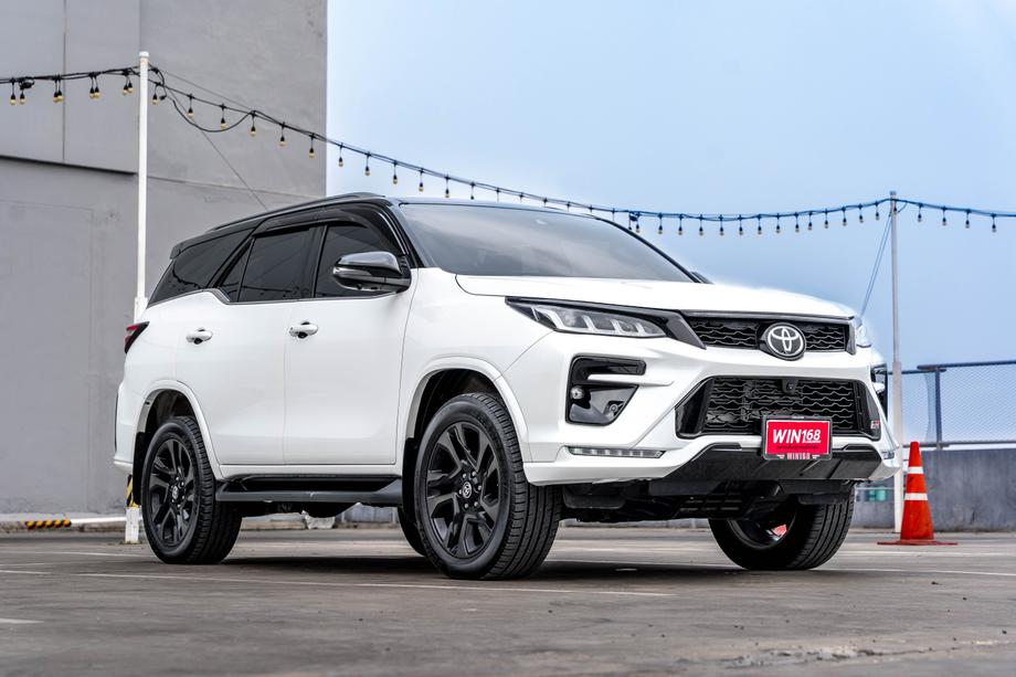 2024 TOYOTA FORTUNER 2.8 GR SPORT Black Top (Euro5) 6AT 4WD ไมล์ 17 ...