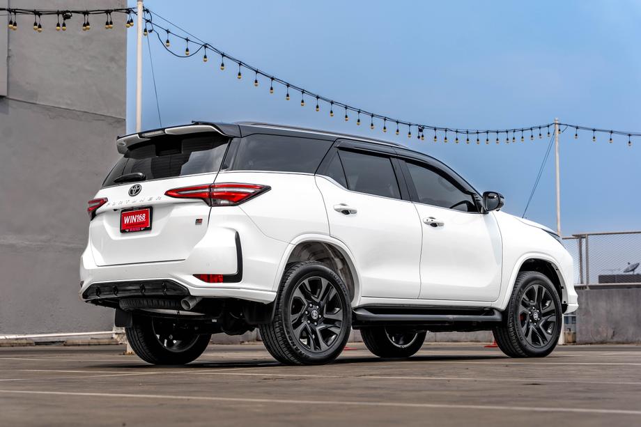 2024 TOYOTA FORTUNER 2.8 GR SPORT Black Top (Euro5) 6AT 4WD ไมล์ 17 ...